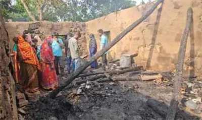 বজ্রপাতে বসতঘরে আগুন, প্রাণ গেল মা-ছেলের