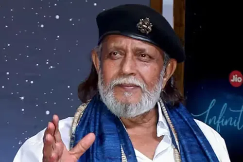 নীরবতা ভাঙলেন মিঠুন