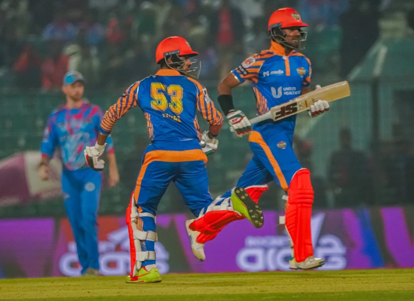 মিরাজ-নাঈমের ‘অস্বাভাবিক’ ব্যাটিংয়ে কাছে গিয়েও হার খুলনার