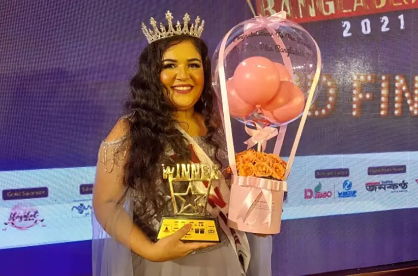 ‘মিস অ্যান্ড মিসেস প্লাস’ হলেন পারিছা