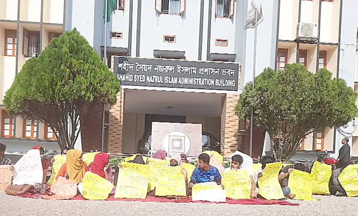 রাবির উর্দু বিভাগের শিক্ষার্থীদের আমরণ অনশন