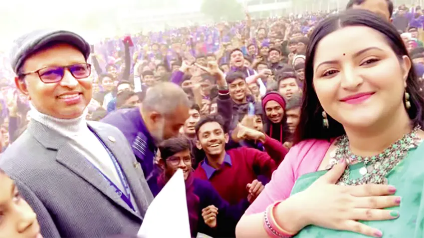 প্রচারণায় ব্যস্ত পরীমনি