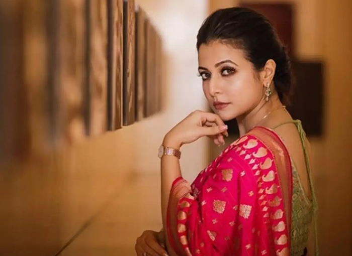 তীব্র গরমে জঙ্গলে শুটিং