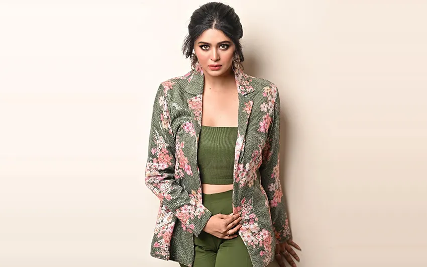 নতুন মিশনে ঋতাভরী