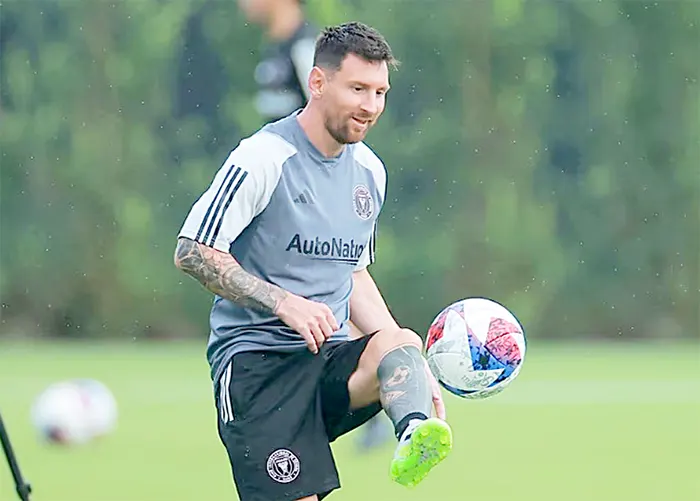 ‘মেসির বিপক্ষে খেলা সম্মানের’