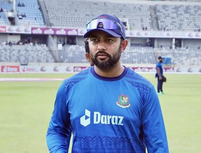 মাঠে দলকে রেখে বাসায় ম্যানেজার নাফিস ইকবাল, থাকছেন না বিশ্বকাপেও!