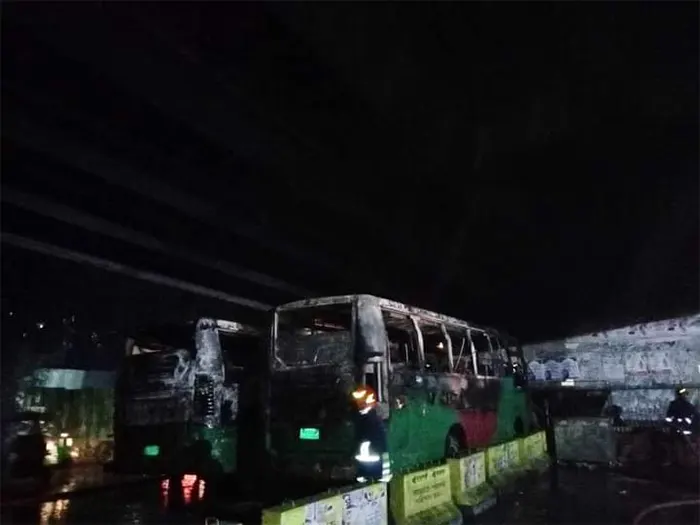 চট্টগ্রামে তফসিলের উত্তাপ: ৩ গাড়িতে আগুন, বিএনপি'র কার্যালয়ে হামলা