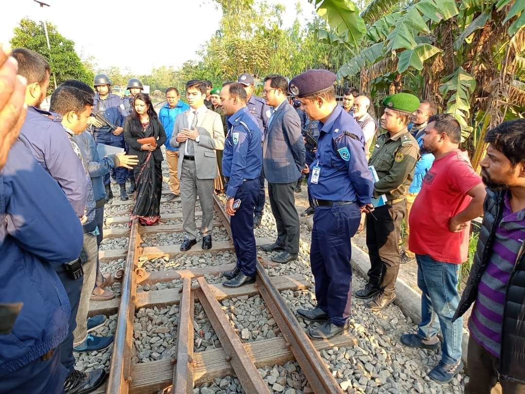 কুড়িগ্রামে রেললাইনের নাট-বল্টু খুলে নিয়ে গেছে দুর্বৃত্তরা