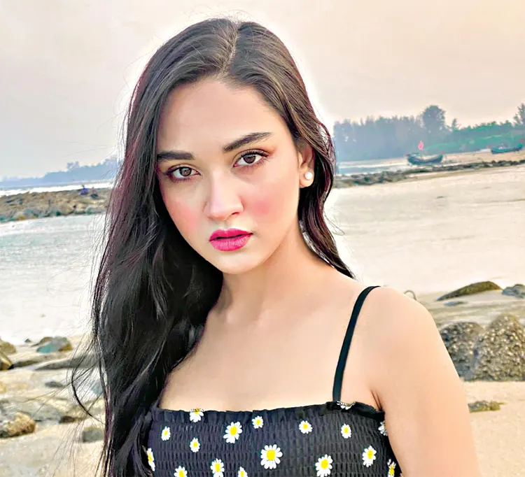 ‘ব্যাচেলর’-এ আনিকা