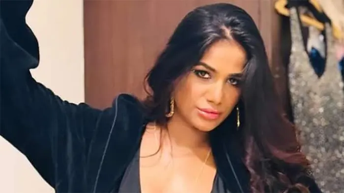 ক্যানসারে মারা গেছেন পুনম পাণ্ডে